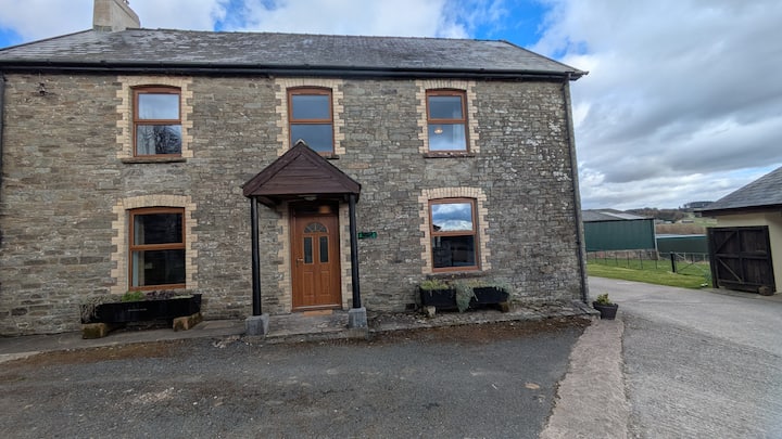 Vale Farm House- With Mountain And Farm Views - Brecon