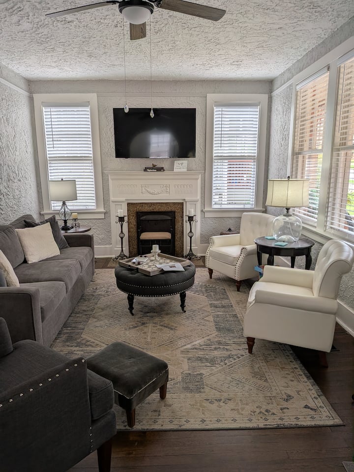 Indulgent Downtown Retreat - Sleeps 10 - Montgomery, AL