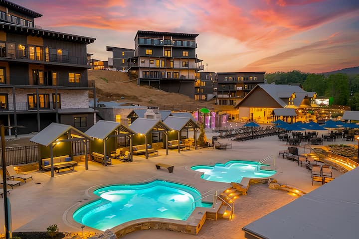 6br Smoky Mtn | Pvt Pool | Hot Tub | Sleeps 24 - Sevierville, TN