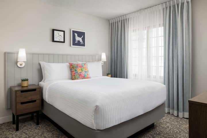 2 Family-friendly Suites Perfect For Weekend - Toronto
