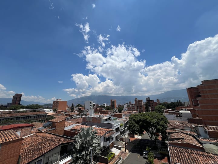 Apartamento En Laureles: Dúplex Amplio Y Central - Medellín