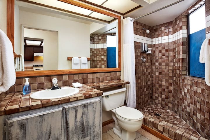 Amazing View From Your Room: 3 Spacious Rooms - Santa Catalina Island, CA