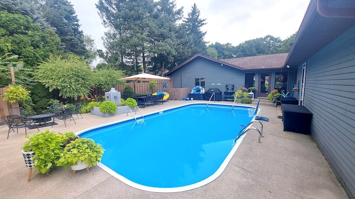 Saugatuck/holland Private Resort W/ Pool & Hot Tub - Holland