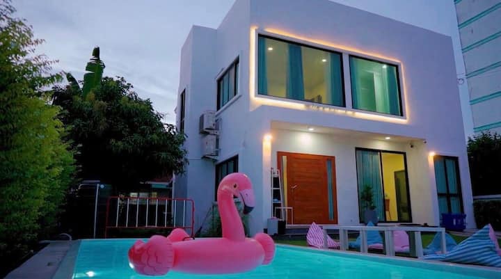 Pool Villa 14 Free Van Service - Bangkok