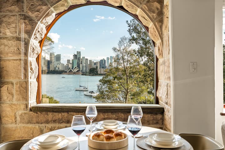 Harbourfront/ Opera House And Harbour Views/cremorne Point/ferry - Sydney