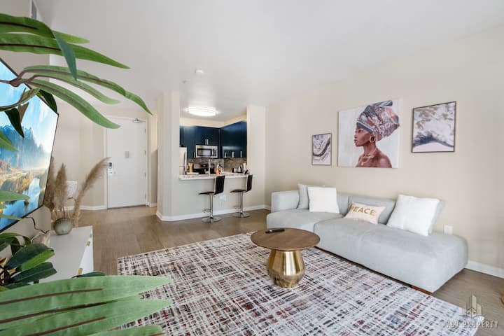 Chic Marina Del Rey Stay | Jacuzzi, Pool & More - Venice Beach, CA