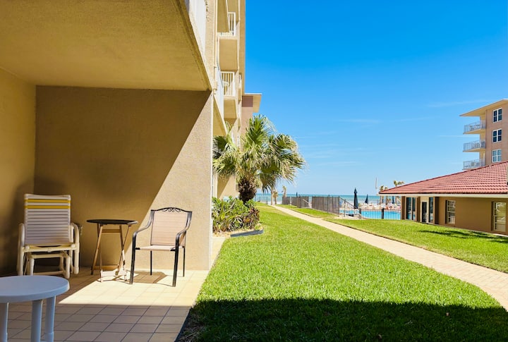 First Floor Poolside>steps To Beach>great Rates - New Smyrna Beach, FL