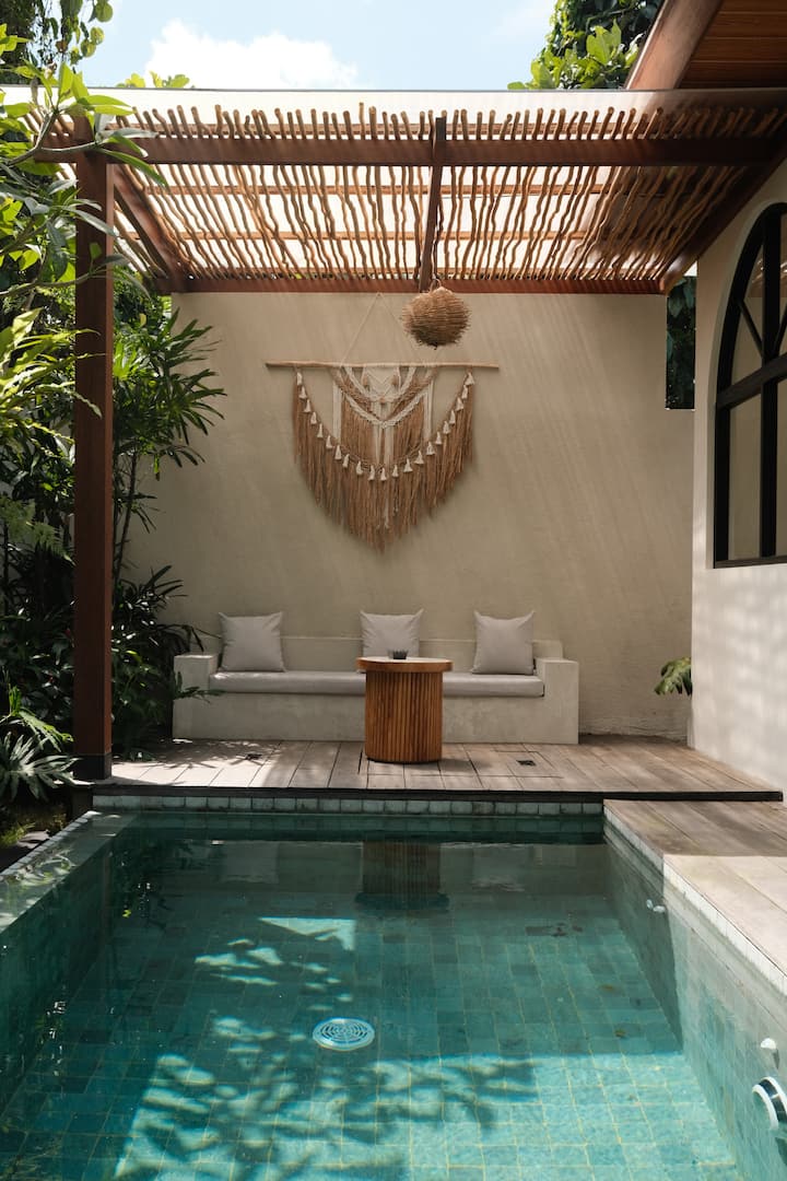 Romansa Villa , Stylish Jungle Pool Villa (New) - Indonesia