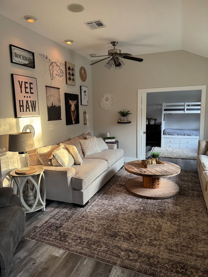 Hill Country Hideaway - Marble Falls, TX
