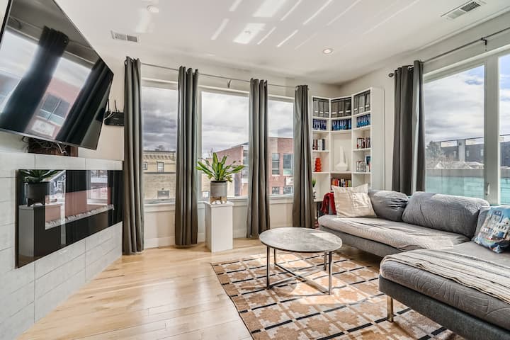 Modern Townhome Steps From All The Action - Denver, CO