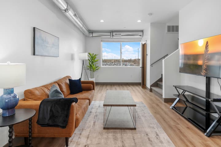 Dwntn Lux Townhouse 2bd 1.5bath |Garage|evcharge - Salt Lake City, UT