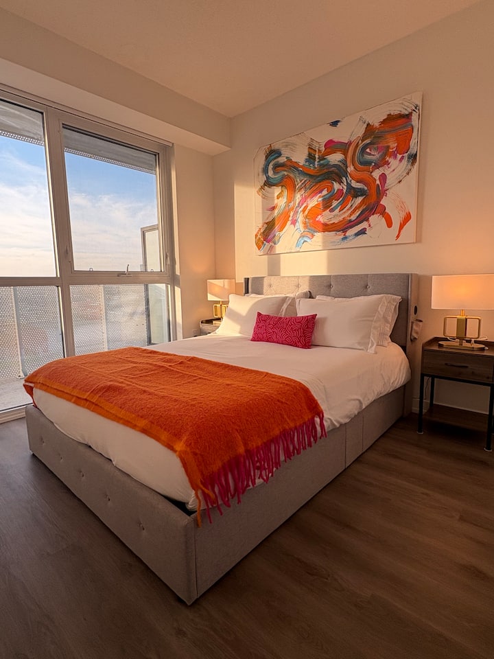 Modern Vaughan Condo • Steps To Subway - Vaughan