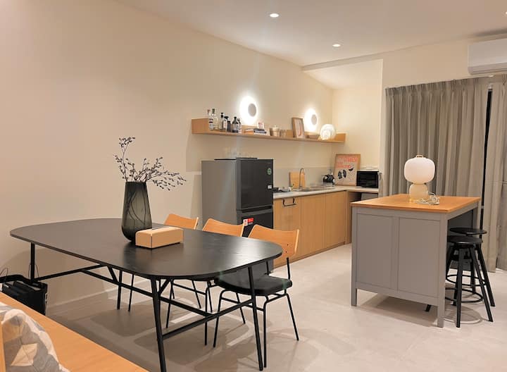 Cozy & Modern 4-br Home In Central Ari – Up To 10 - Bangkok