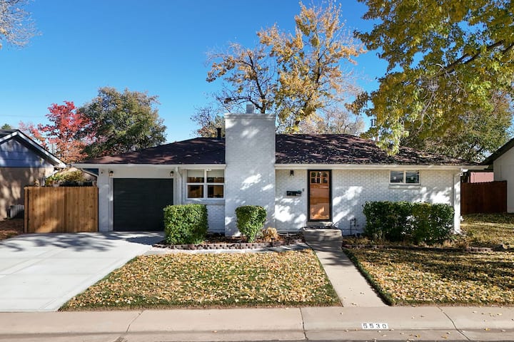 Littleton Family & Pet-friendly 4-bed, 3br/2ba - Littleton, CO