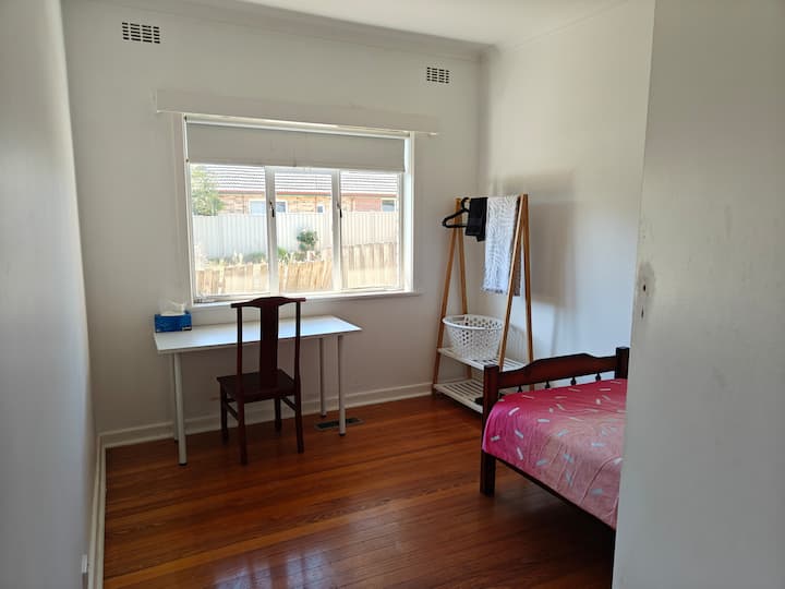 Home In Mount Waverley Room 02 - Box Hill