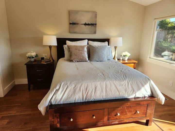 Contemporary Prvt Bath En Suite - Hayward, CA