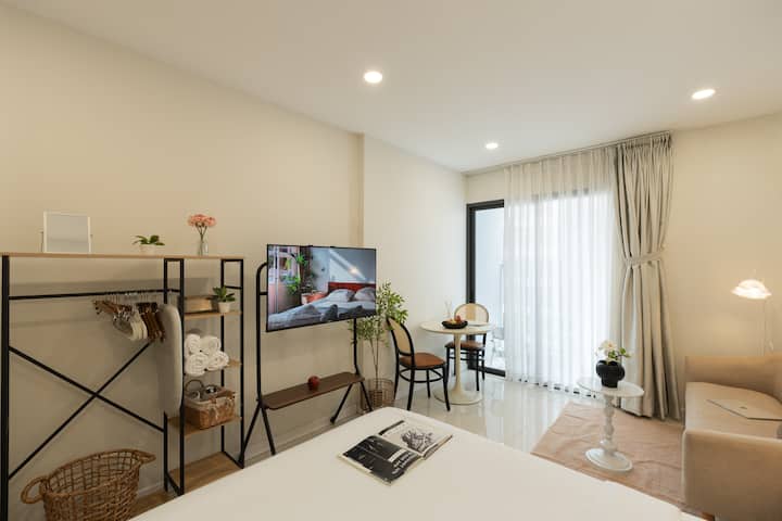 Cozy Balcony Studio - Pool - Secc Rmit District 7 - Vietnam