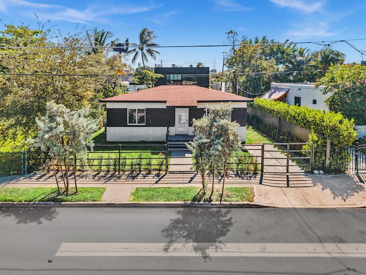 Design District Getaway | Wynwood | 4br Home - マイアミ