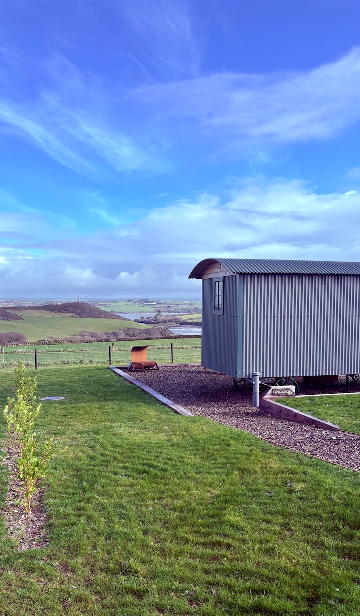Rose Luxury Ensuite Shepherds Hut - Estuary Views - Padstow
