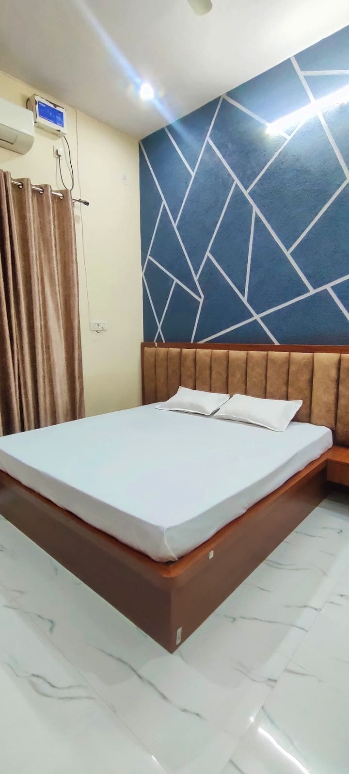 Luxe 3bhk Retreat | Terrace For Families & Groups - Kota