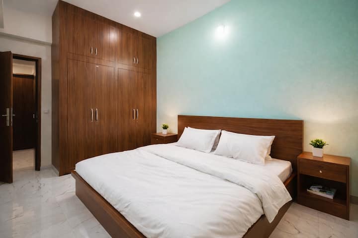 Luxe 3bhk Retreat | Terrace For Families & Groups - Kota