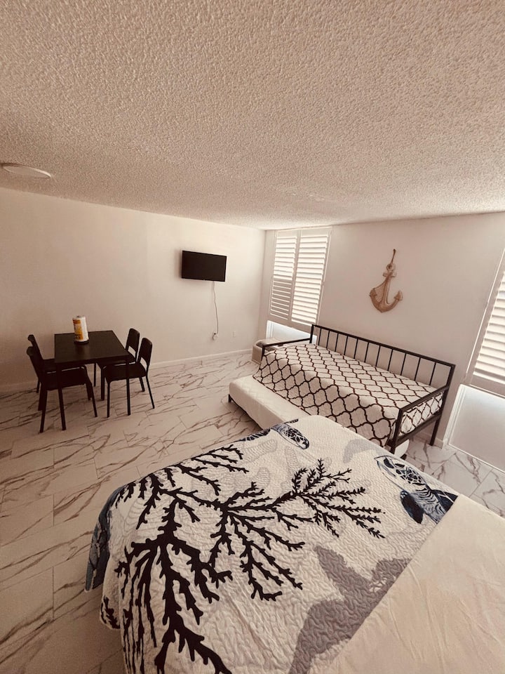 Studio South Beach - Miami Beach, FL