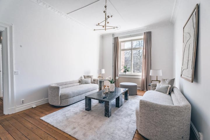 Lyxig Sekelskiftesvåning - Stockholm