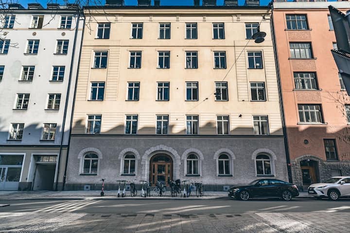 Exklusiv Våning I City – Plats För Många - Stockholm