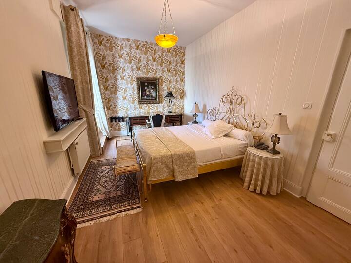 La Chambre De Michel Galabru - Cernay