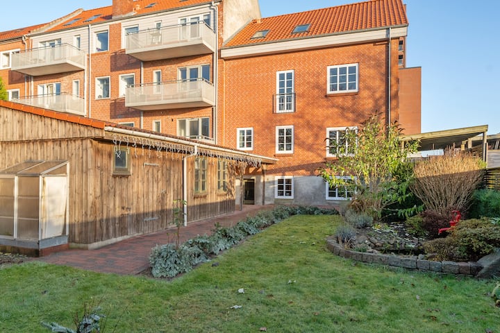 Lejlighed Midt I Esbjerg By
Tlf 52301599 - Esbjerg