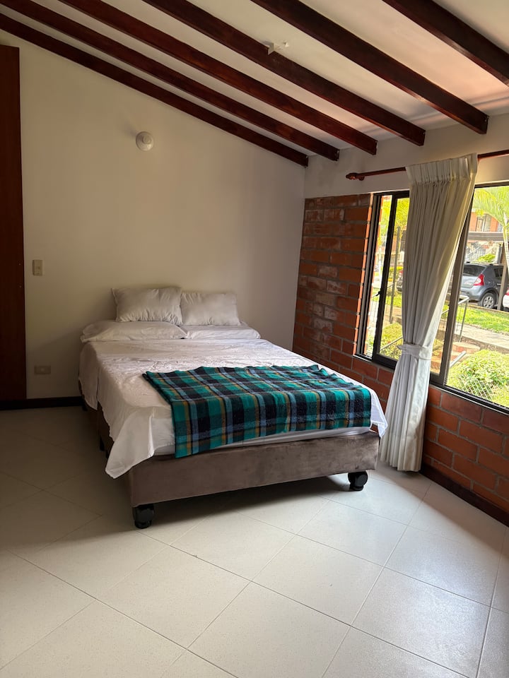 Habitación Amplia Y Confortable - Pereira, Colombia
