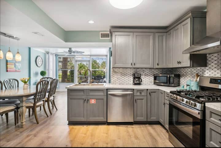 Gulf Highlands -Walk-distance To- Beach-petfriendy - Panama City Beach, FL