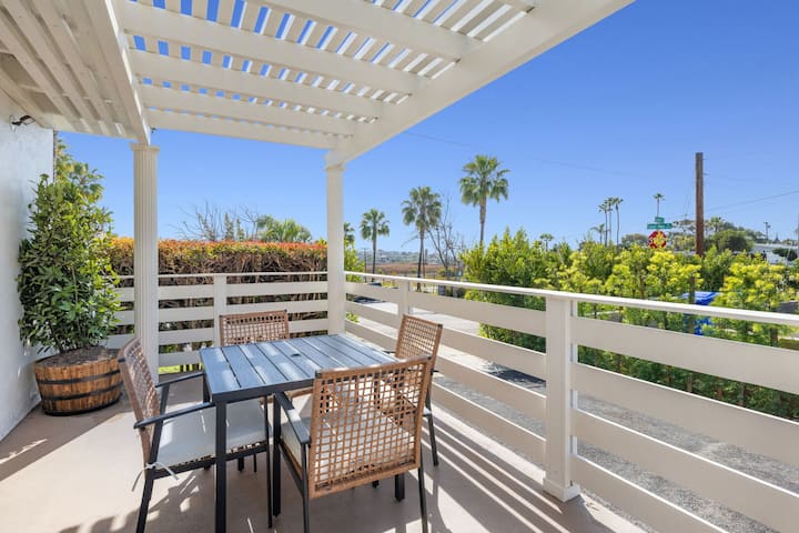 Bungalow 12 - Deluxe Double Ada Studio + Patio - Oceanside, Californie