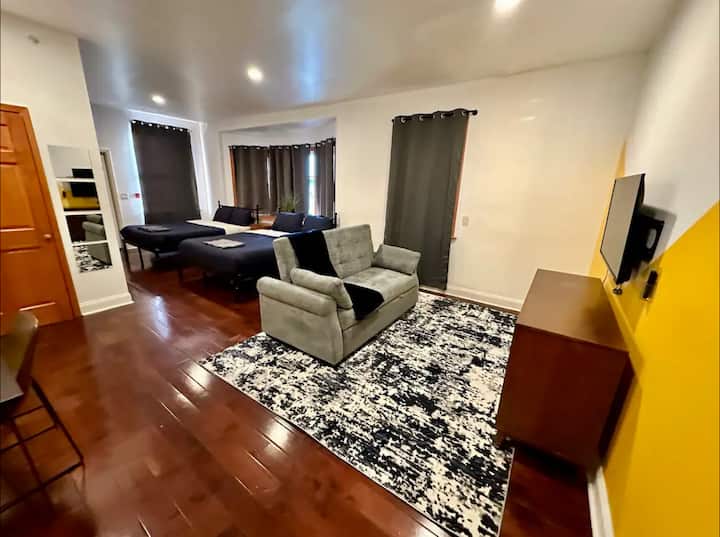 Sleeps 8 | 3 Queen Beds 2/ 2-baths | Spacious - Philadelphia