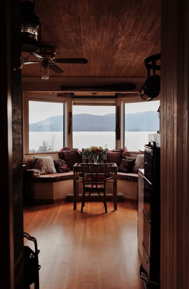 Rustic Cabin-right On The Beach! - San Juan Islands, WA