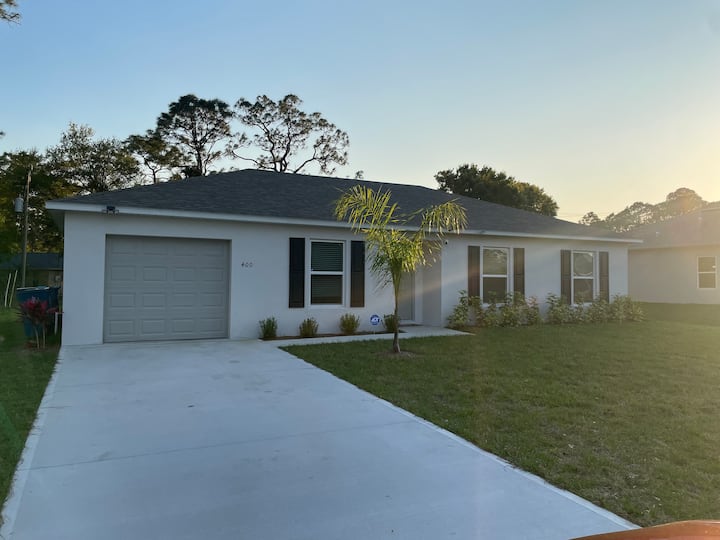 Relaxing Getaway In Palm Bay-peaceful & Cozy! - Palm Bay, FL