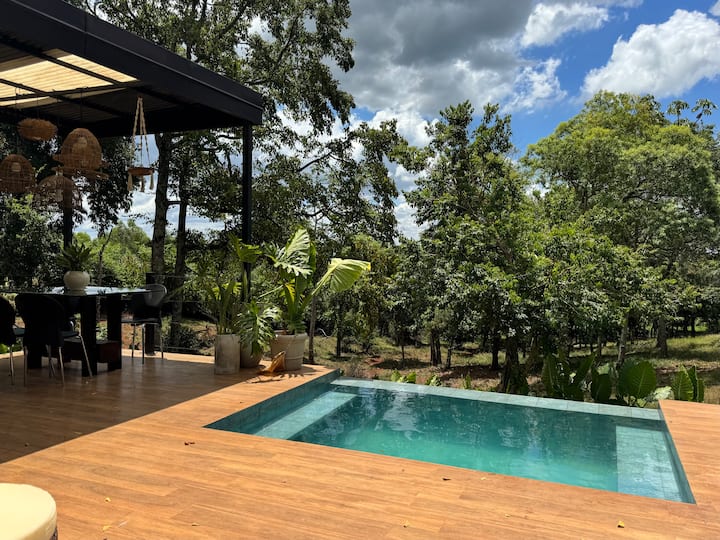 Alojamiento Con Piscina Privada - Paraguay