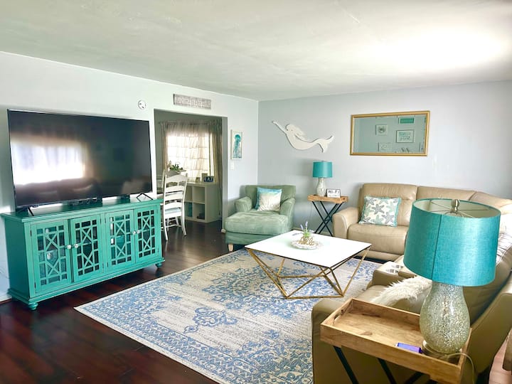 Cozy Pool Home W/ Sun Porch! - Virginia Beach, VA