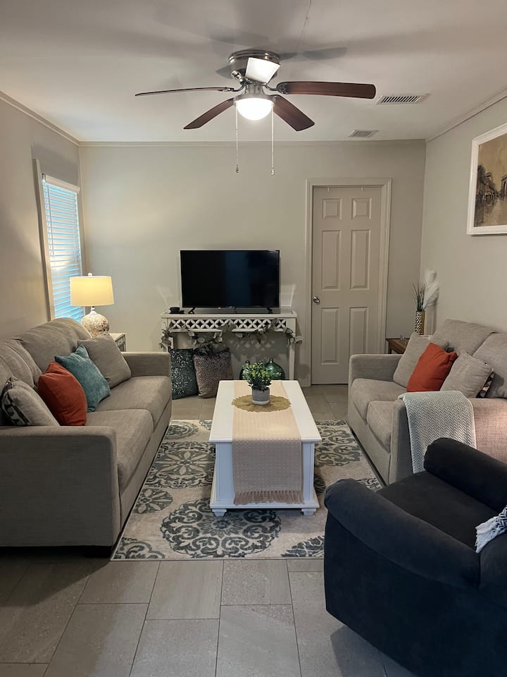 Little Blue House - Mobile