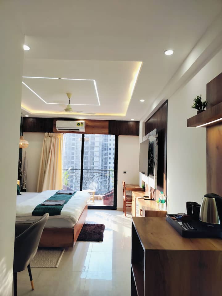 Cozycostays | Netflix | Prime | Omaxe Hazratganj | - Lucknow