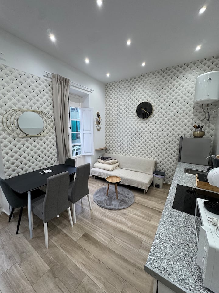 .Apartamento De Lujo De 2 Dormitorios Con  Balcón. - Alicante