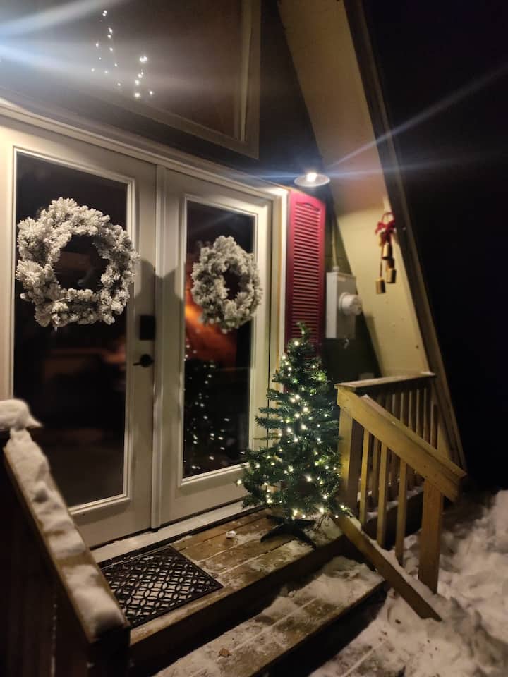 Berkshires Winter In An A-frame! Dog-friendly! - The Berkshires, MA