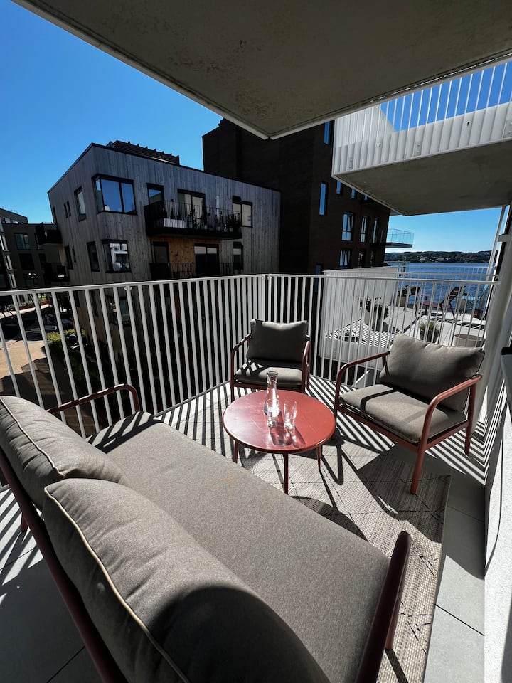 Bo Ved Vannkanten I Kanalbyen - Korsvik