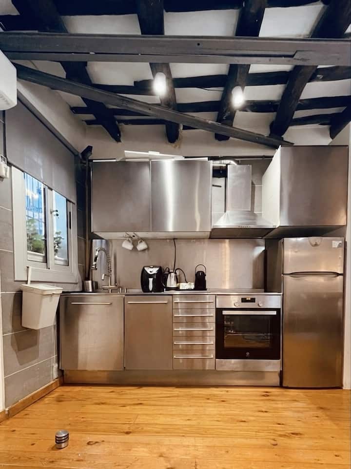 Downtown Loft With Balcony, Near Rambla & Beach - Barcelona
