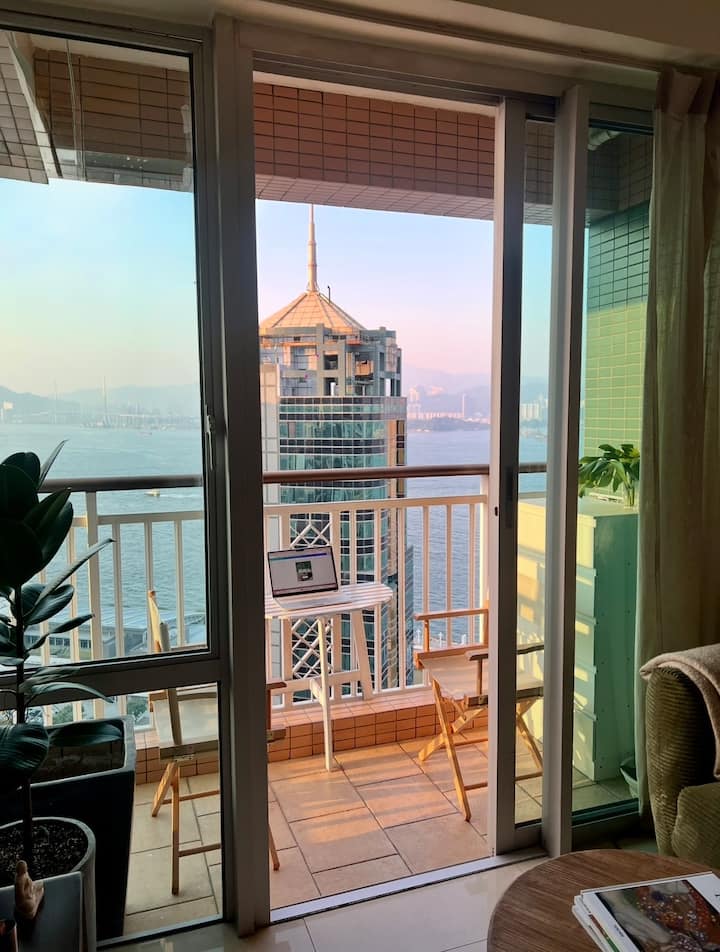 Bright Apartment With Harbour View - Hong Kong