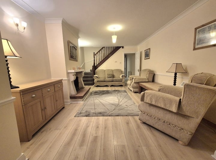 3 Bedroom House + Parking - Dublin