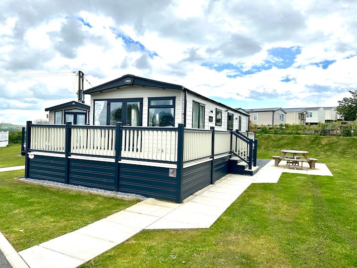 Malham Lodge - Amroth - Tenby