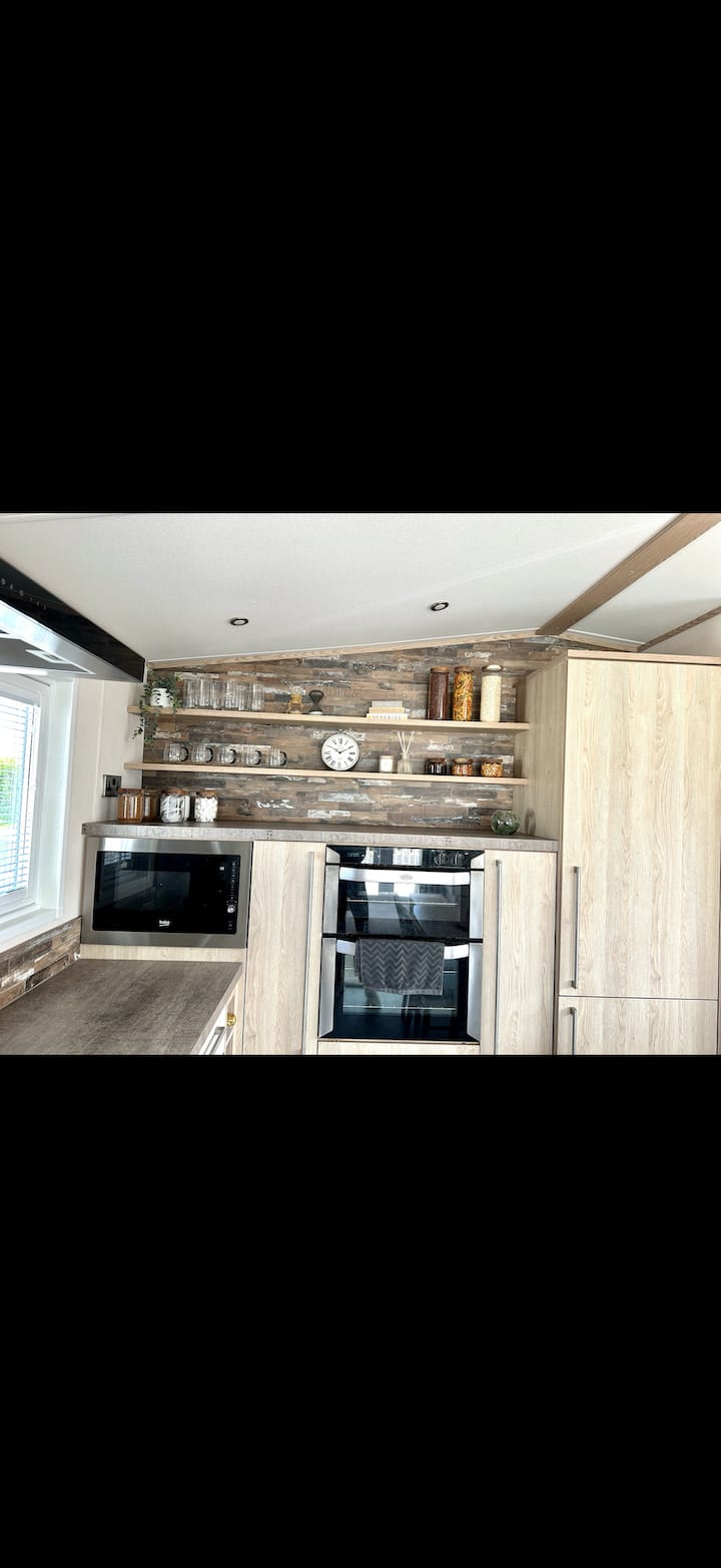 Malham Lodge - Amroth - Tenby