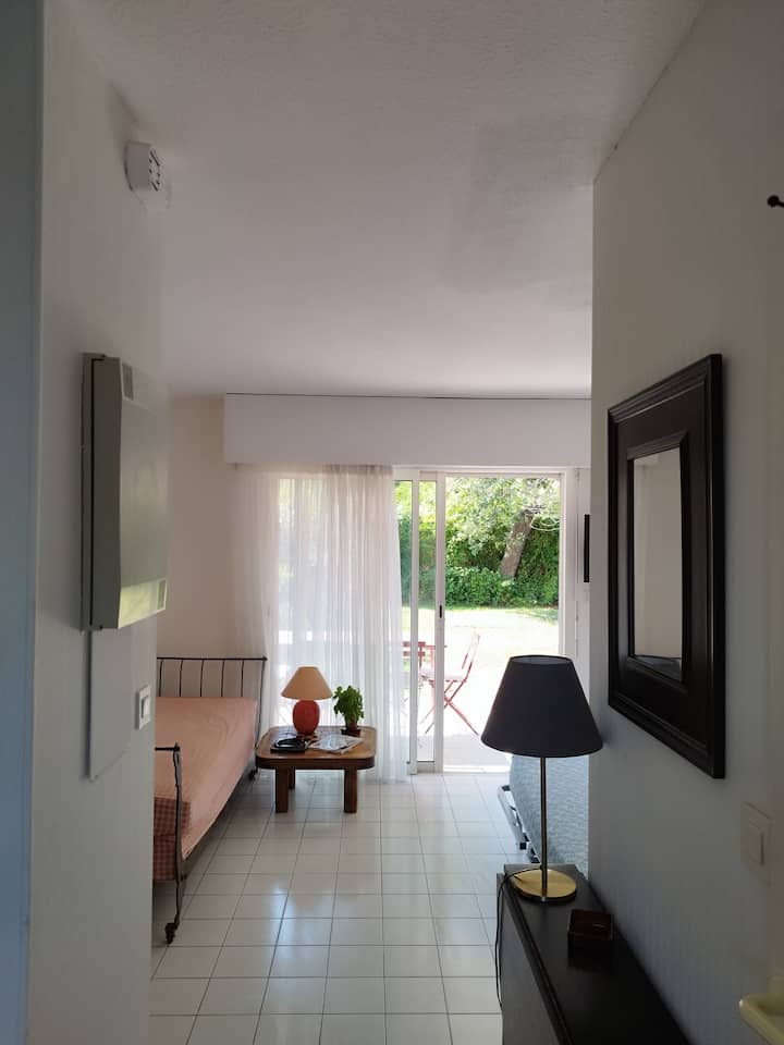 Studio Rez-de-jardin Au Calme, Golfs De Valescure - Saint-Raphaël