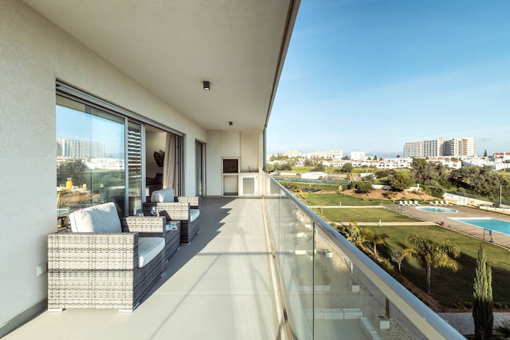 The Green Escape  Albufeira Poolside Retreat - Albufeira